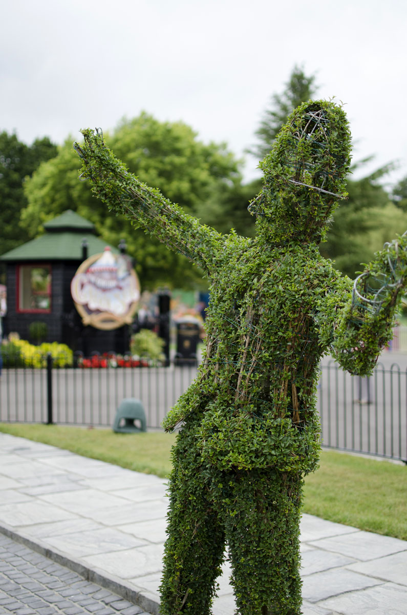 topiary-police-man - Bespoke topiary plant sculptures